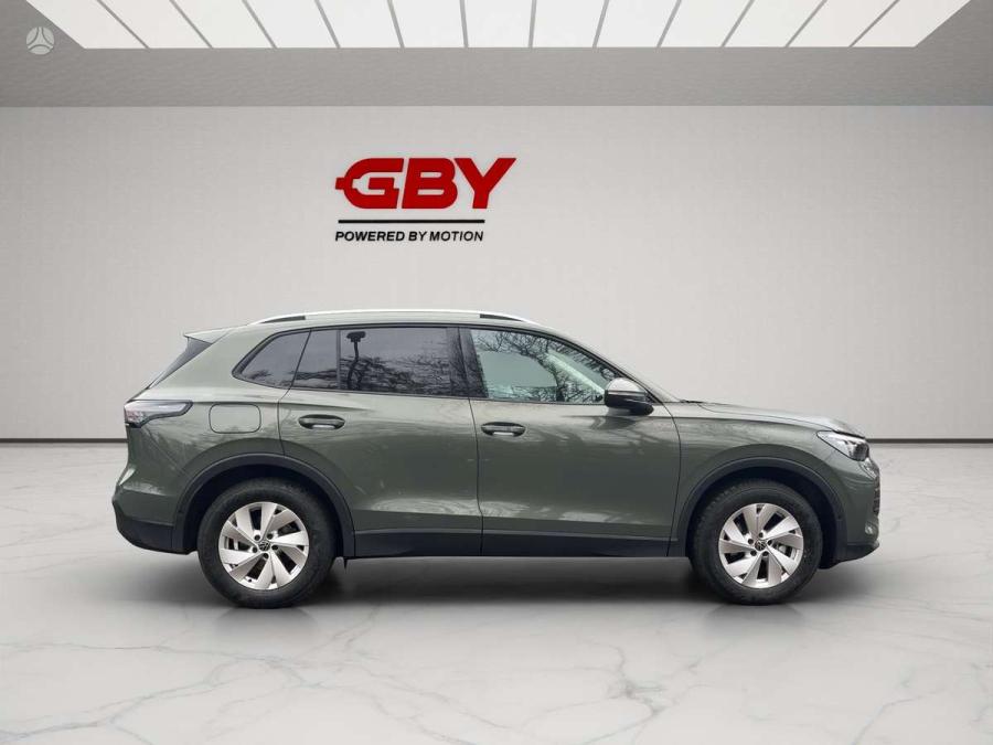 Zaļš Volkswagen Tiguan 2025 Viļņa, ar dzinēja tilpumu 1.50 L un nobraukumu 36 tūkst. km par 31500 €, foto 3 vietnē AUTOMOTO.COM.LV