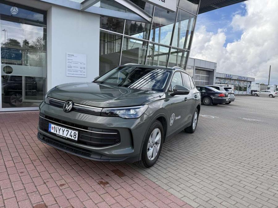 Green Volkswagen Tiguan 2025 in Siauliai, with an engine capacity of 1.50 L and mileage of 26 thousand km for 31999 €, photo 3 on AUTOMOTO.COM.LV