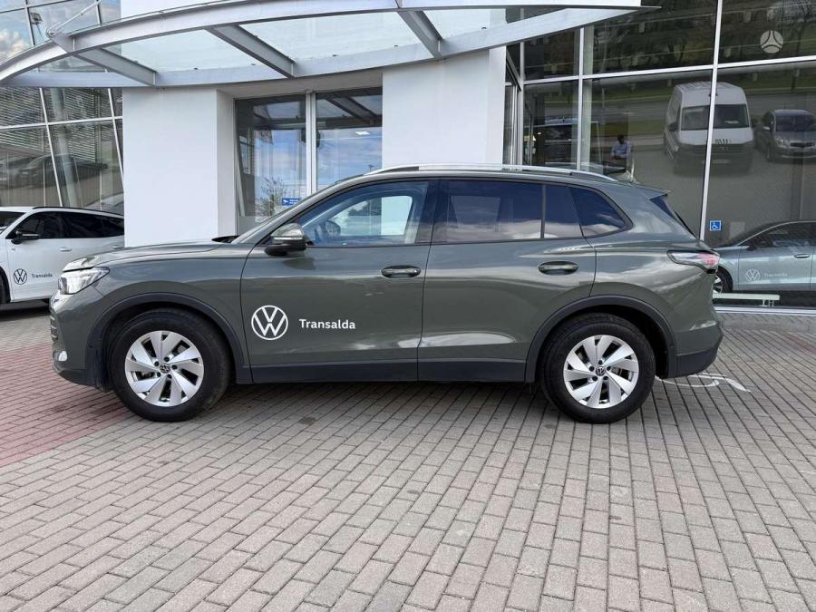 Green Volkswagen Tiguan 2025 in Siauliai, with an engine capacity of 1.50 L and mileage of 26 thousand km for 31999 €, photo 4 on AUTOMOTO.COM.LV