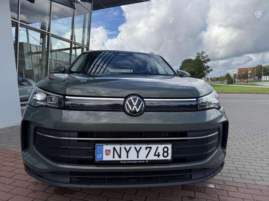 Green Volkswagen Tiguan 2025 in Siauliai, with an engine capacity of 1.50 L and mileage of 26 thousand km for 31999 €, photo 7 on AUTOMOTO.COM.LV