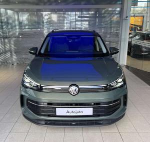Green Volkswagen Tiguan 2026 in Kaunas, with an engine capacity of 1.50 L and mileage of 0 thousand km for 32670 €, photo 3 on AUTOMOTO.COM.LV