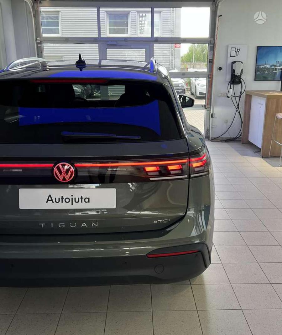 Green Volkswagen Tiguan 2026 in Kaunas, with an engine capacity of 1.50 L and mileage of 0 thousand km for 32670 €, photo 6 on AUTOMOTO.COM.LV