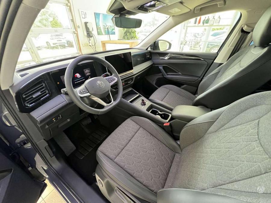 Green Volkswagen Tiguan 2026 in Kaunas, with an engine capacity of 1.50 L and mileage of 0 thousand km for 32670 €, photo 9 on AUTOMOTO.COM.LV