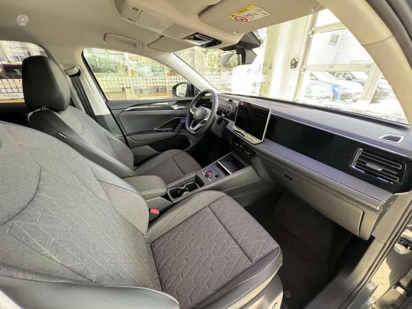 Green Volkswagen Tiguan 2026 in Kaunas, with an engine capacity of 1.50 L and mileage of 0 thousand km for 32670 €, photo 10 on AUTOMOTO.COM.LV