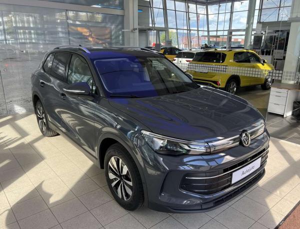 Green Volkswagen Tiguan 2026 in Kaunas, with an engine capacity of 1.50 L and mileage of 0 thousand km for 32630 €, photo 4 on AUTOMOTO.COM.LV