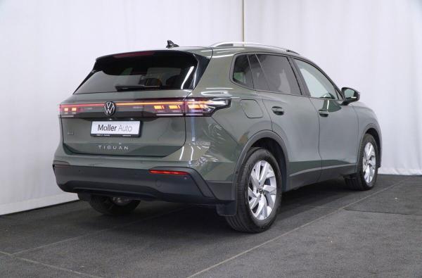 Zaļš Volkswagen Tiguan 2024 Tallina, ar dzinēja tilpumu 2.00 L un nobraukumu 117 tūkst. km par 29450 €, foto 5 vietnē AUTOMOTO.COM.LV
