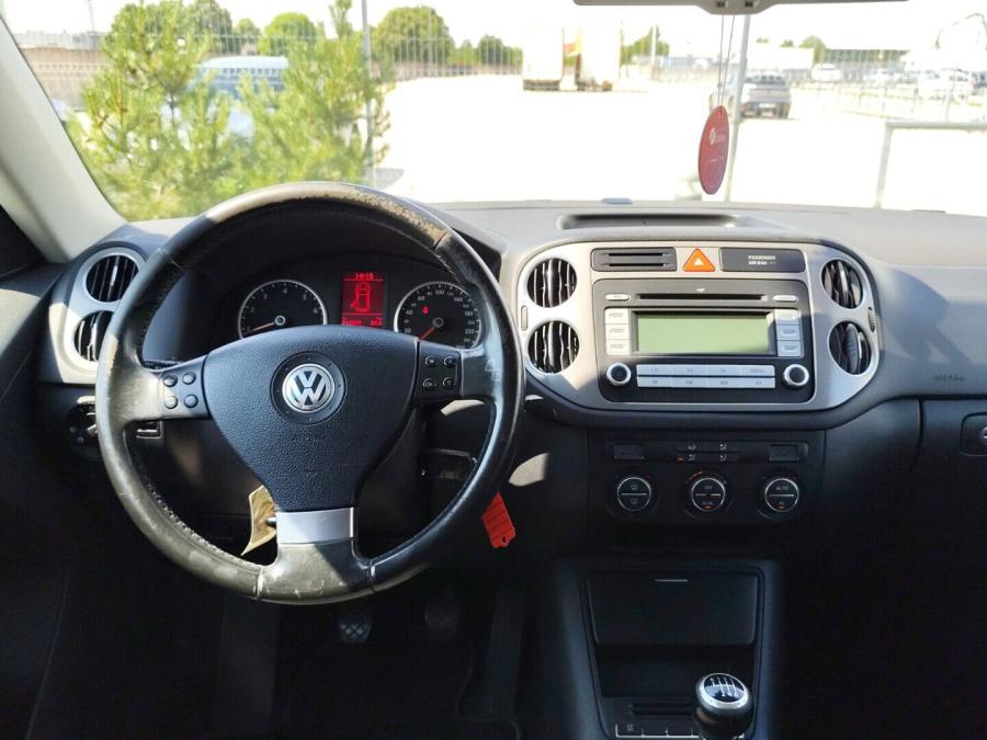Grey Volkswagen Tiguan 2007 in Siauliai, with an engine capacity of 1.40 L and mileage of 241 thousand km for 4800 €, photo 10 on AUTOMOTO.COM.LV