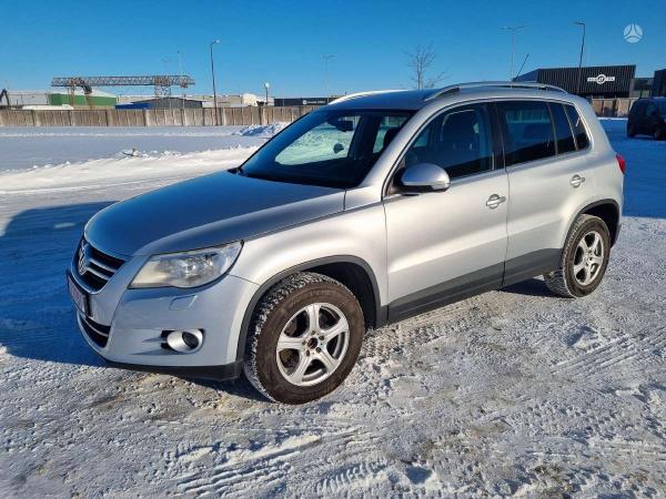 Grey Volkswagen Tiguan 2007 in Siauliai, with an engine capacity of 1.39 L and mileage of 241 thousand km for 4800 €, photo 2 on AUTOMOTO.COM.LV
