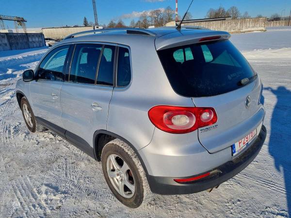 Grey Volkswagen Tiguan 2007 in Siauliai, with an engine capacity of 1.39 L and mileage of 241 thousand km for 4800 €, photo 6 on AUTOMOTO.COM.LV