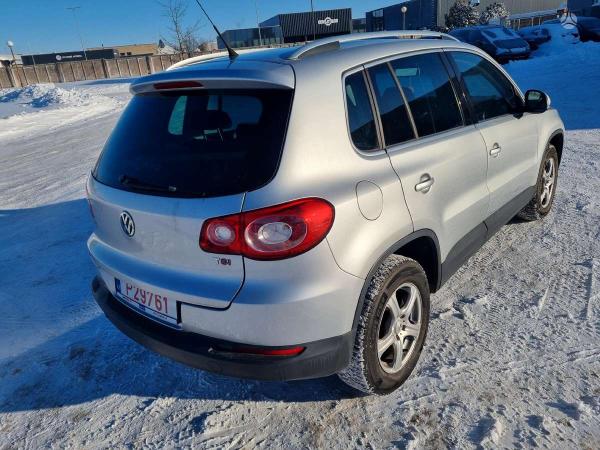 Grey Volkswagen Tiguan 2007 in Siauliai, with an engine capacity of 1.39 L and mileage of 241 thousand km for 4800 €, photo 8 on AUTOMOTO.COM.LV