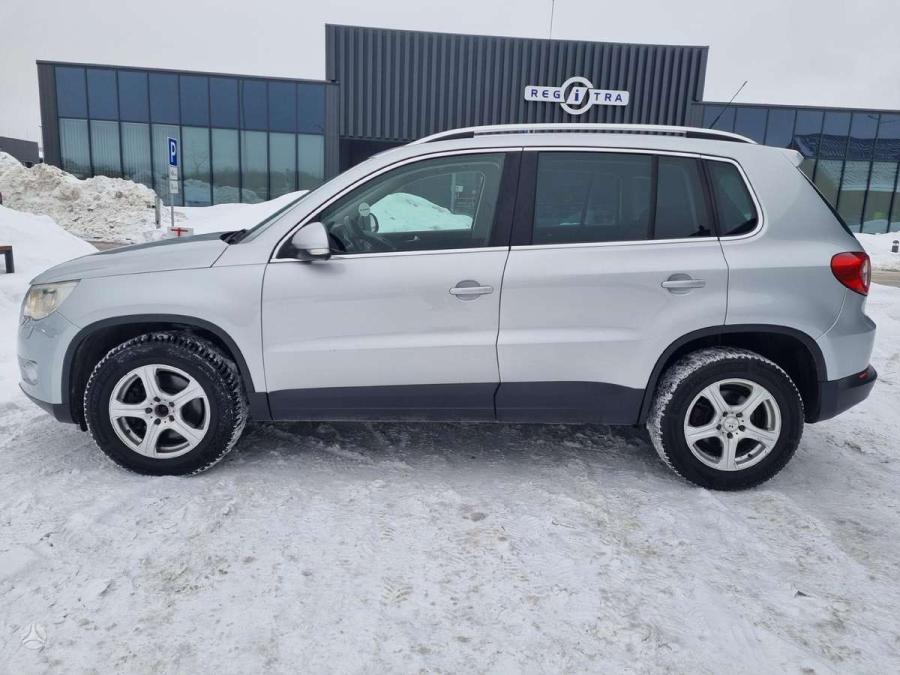Grey Volkswagen Tiguan 2007 in Siauliai, with an engine capacity of 1.39 L and mileage of 241 thousand km for 4900 €, photo 6 on AUTOMOTO.COM.LV
