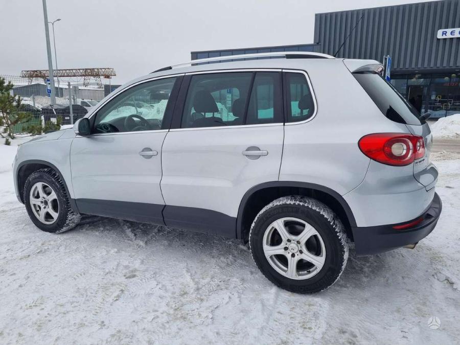 Grey Volkswagen Tiguan 2007 in Siauliai, with an engine capacity of 1.39 L and mileage of 241 thousand km for 4900 €, photo 7 on AUTOMOTO.COM.LV