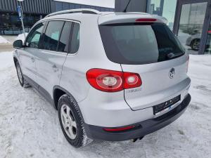Grey Volkswagen Tiguan 2007 in Siauliai, with an engine capacity of 1.39 L and mileage of 241 thousand km for 4900 €, photo 8 on AUTOMOTO.COM.LV