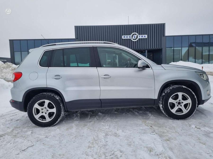 Grey Volkswagen Tiguan 2007 in Siauliai, with an engine capacity of 1.39 L and mileage of 241 thousand km for 4900 €, photo 12 on AUTOMOTO.COM.LV