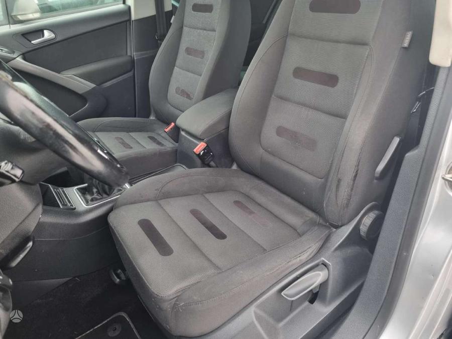 Grey Volkswagen Tiguan 2007 in Siauliai, with an engine capacity of 1.39 L and mileage of 241 thousand km for 4900 €, photo 15 on AUTOMOTO.COM.LV