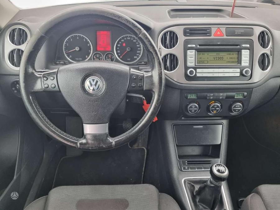Grey Volkswagen Tiguan 2007 in Siauliai, with an engine capacity of 1.39 L and mileage of 241 thousand km for 4900 €, photo 19 on AUTOMOTO.COM.LV