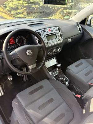Pelēks Volkswagen Tiguan 2007 Utena, ar dzinēja tilpumu 2.00 L un nobraukumu 310 tūkst. km par 5400 €, foto 15 vietnē AUTOMOTO.COM.LV