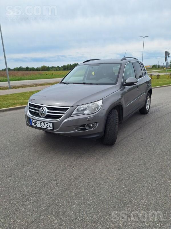 Pelēks Volkswagen Tiguan 2007 Rīga, ar dzinēja tilpumu 2.00 L un nobraukumu 337 tūkst. km par 4200 €, foto 6 vietnē AUTOMOTO.COM.LV