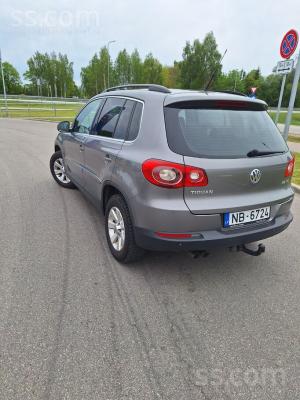 Grey Volkswagen Tiguan 2007 in Riga, with an engine capacity of 2.00 L and mileage of 337 thousand km for 4100 €, photo 3 on AUTOMOTO.COM.LV