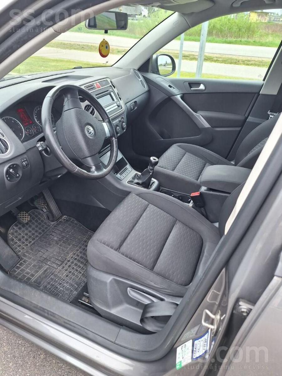 Grey Volkswagen Tiguan 2007 in Riga, with an engine capacity of 2.00 L and mileage of 337 thousand km for 4100 €, photo 4 on AUTOMOTO.COM.LV