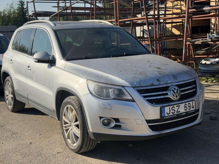 Grey Volkswagen Tiguan 2007 in Siauliai, with an engine capacity of 1.97 L and mileage of 343 thousand km for 2100 €, photo 1 on AUTOMOTO.COM.LV