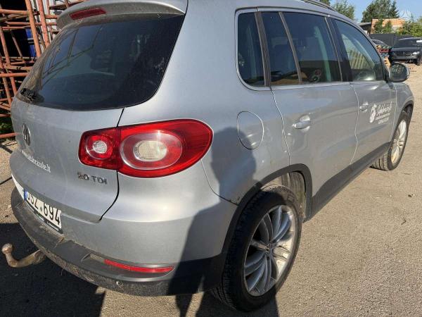 Pelēks Volkswagen Tiguan 2007 Šauļi, ar dzinēja tilpumu 1.97 L un nobraukumu 343 tūkst. km par 2100 €, foto 3 vietnē AUTOMOTO.COM.LV