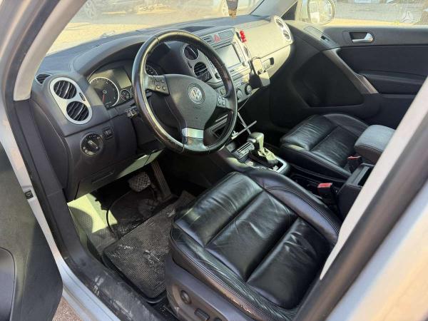 Pelēks Volkswagen Tiguan 2007 Šauļi, ar dzinēja tilpumu 1.97 L un nobraukumu 343 tūkst. km par 2100 €, foto 4 vietnē AUTOMOTO.COM.LV