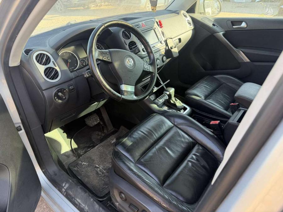 Grey Volkswagen Tiguan 2007 in Siauliai, with an engine capacity of 1.97 L and mileage of 343 thousand km for 2100 €, photo 5 on AUTOMOTO.COM.LV