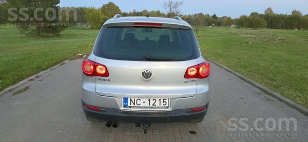 Volkswagen Tiguan 2007 in Kuldiga on AUTOMOTO.COM.LV Grey Volkswagen Tiguan 2007 in Kuldiga, with an engine capacity of 2.00 L and mileage of 349 thousand km for 4399 €, photo 7 on AUTOMOTO.COM.LV