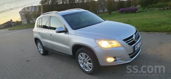 Volkswagen Tiguan 2007 in Kuldiga on AUTOMOTO.COM.LV Grey Volkswagen Tiguan 2007 in Kuldiga, with an engine capacity of 2.00 L and mileage of 349 thousand km for 4399 €, photo 1 on AUTOMOTO.COM.LV