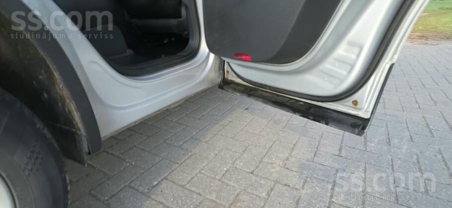 Pelēks Volkswagen Tiguan 2007 Kuldīga, ar dzinēja tilpumu 2.00 L un nobraukumu 349 tūkst. km par 4399 €, foto 33 vietnē AUTOMOTO.COM.LV