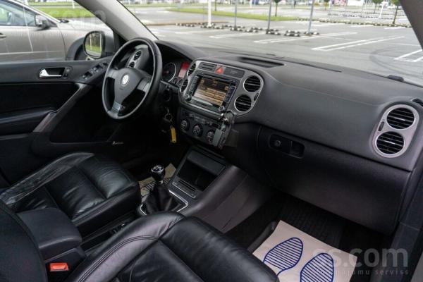 Pelēks Volkswagen Tiguan 2008 Rīga, ar dzinēja tilpumu 2.00 L un nobraukumu 281 tūkst. km par 4890 €, foto 11 vietnē AUTOMOTO.COM.LV