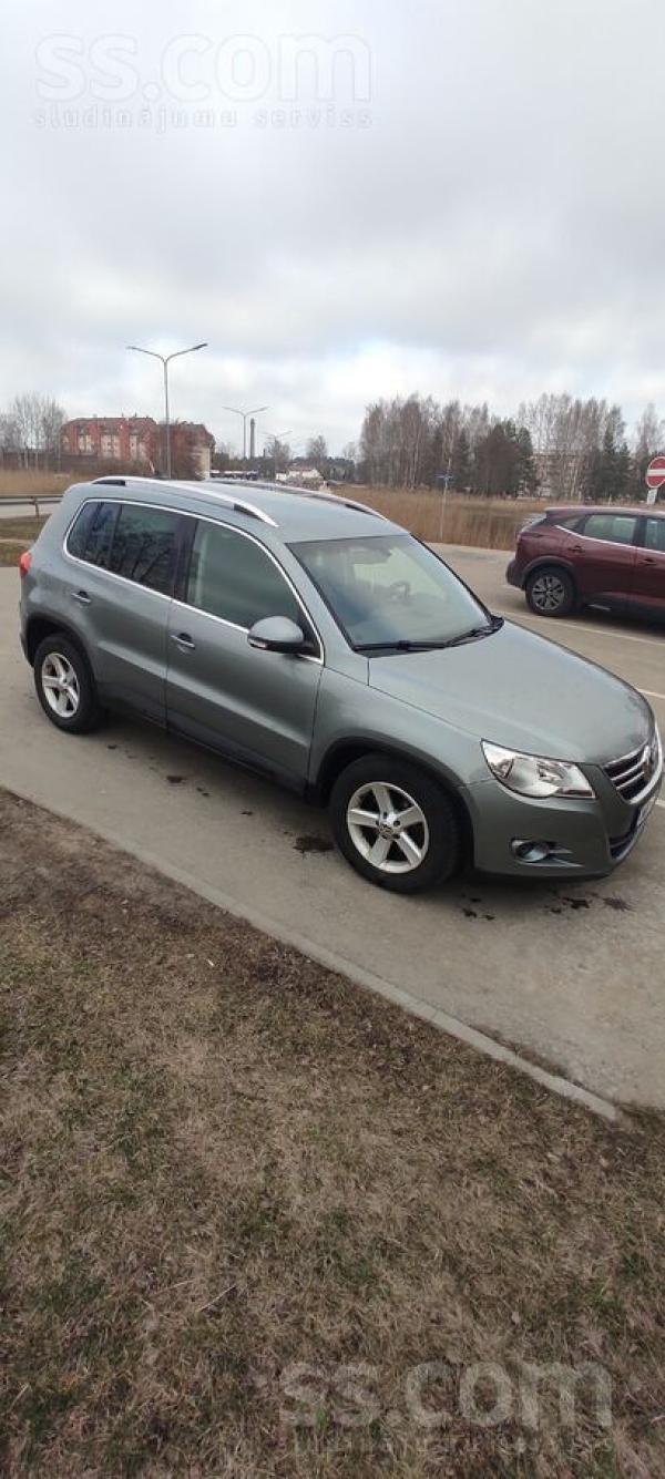 Pelēks Volkswagen Tiguan 2008 Rīga, ar dzinēja tilpumu 2.00 L un nobraukumu 286 tūkst. km par 4350 €, foto 2 vietnē AUTOMOTO.COM.LV
