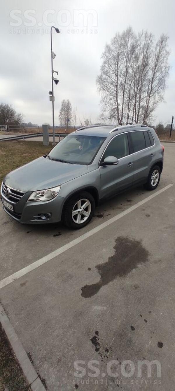 Pelēks Volkswagen Tiguan 2008 Rīga, ar dzinēja tilpumu 2.00 L un nobraukumu 286 tūkst. km par 4350 €, foto 3 vietnē AUTOMOTO.COM.LV
