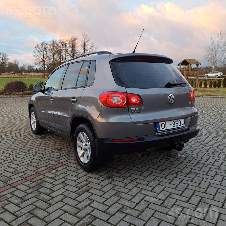Grey Volkswagen Tiguan 2008 in Rezekne, with an engine capacity of 2.00 L and mileage of 0 thousand km for 5950 €, photo 5 on AUTOMOTO.COM.LV