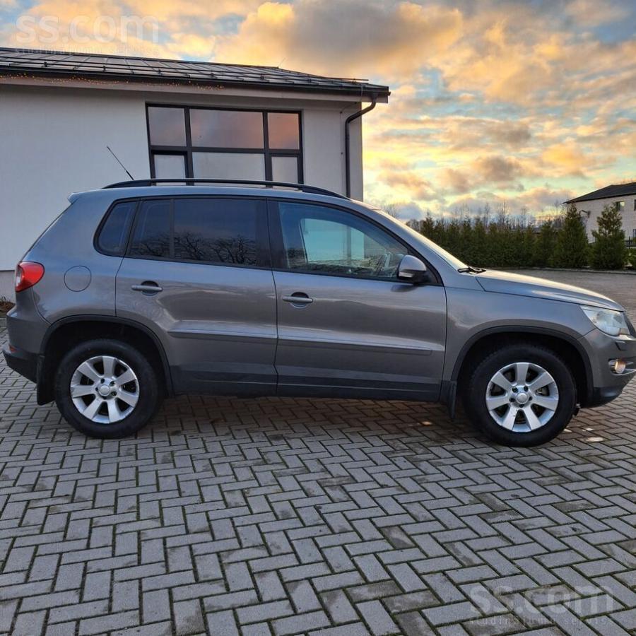 Grey Volkswagen Tiguan 2008 in Rezekne, with an engine capacity of 2.00 L and mileage of 0 thousand km for 5950 €, photo 6 on AUTOMOTO.COM.LV
