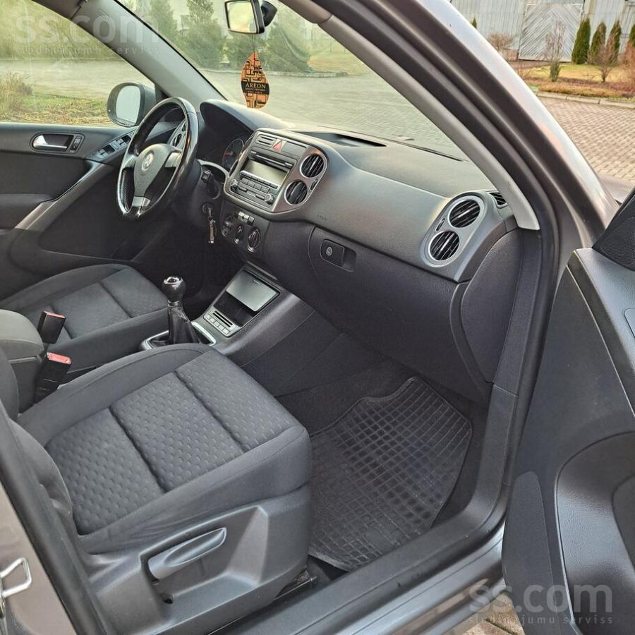 Grey Volkswagen Tiguan 2008 in Rezekne, with an engine capacity of 2.00 L and mileage of 0 thousand km for 5950 €, photo 10 on AUTOMOTO.COM.LV