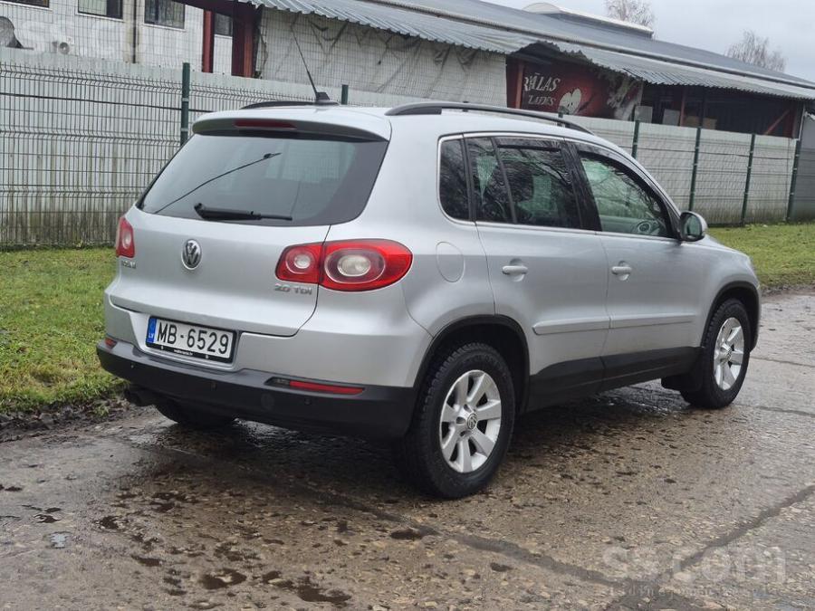 Pelēks Volkswagen Tiguan 2008 Rīga, ar dzinēja tilpumu 2.00 L un nobraukumu 0 tūkst. km par 5000 €, foto 4 vietnē AUTOMOTO.COM.LV