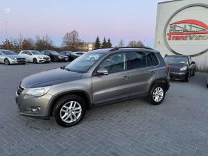 Grey Volkswagen Tiguan 2008 in Telschi, with an engine capacity of 1.97 L and mileage of 255 thousand km for 5500 €, photo 3 on AUTOMOTO.COM.LV
