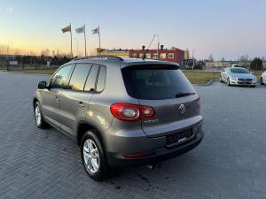 Grey Volkswagen Tiguan 2008 in Telschi, with an engine capacity of 1.97 L and mileage of 255 thousand km for 5500 €, photo 5 on AUTOMOTO.COM.LV