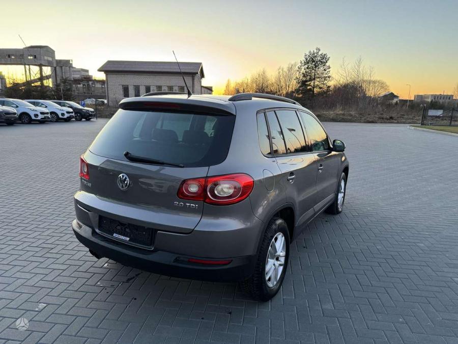 Grey Volkswagen Tiguan 2008 in Telschi, with an engine capacity of 1.97 L and mileage of 255 thousand km for 5500 €, photo 7 on AUTOMOTO.COM.LV