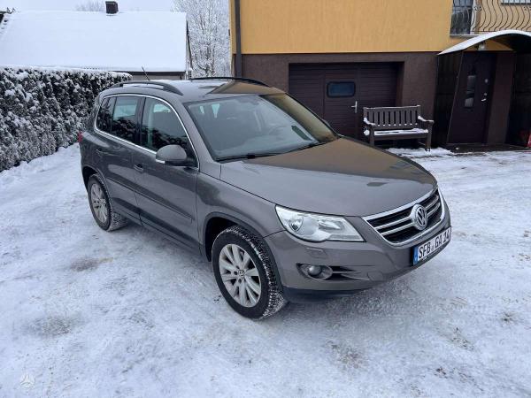 Pelēks Volkswagen Tiguan 2008 Kelmė, ar dzinēja tilpumu 1.97 L un nobraukumu 229 tūkst. km par 4900 €, foto 4 vietnē AUTOMOTO.COM.LV