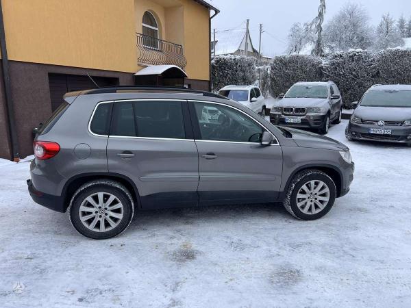 Pelēks Volkswagen Tiguan 2008 Kelmė, ar dzinēja tilpumu 1.97 L un nobraukumu 229 tūkst. km par 4900 €, foto 6 vietnē AUTOMOTO.COM.LV
