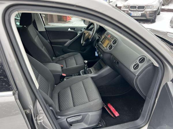 Pelēks Volkswagen Tiguan 2008 Kelmė, ar dzinēja tilpumu 1.97 L un nobraukumu 229 tūkst. km par 4900 €, foto 10 vietnē AUTOMOTO.COM.LV