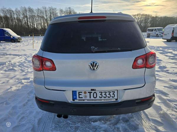 Pelēks Volkswagen Tiguan 2008 Telšiai, ar dzinēja tilpumu 2.00 L un nobraukumu 224 tūkst. km par 6900 €, foto 6 vietnē AUTOMOTO.COM.LV