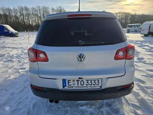 Pelēks Volkswagen Tiguan 2008 Telšiai, ar dzinēja tilpumu 2.00 L un nobraukumu 224 tūkst. km par 6900 €, foto 6 vietnē AUTOMOTO.COM.LV