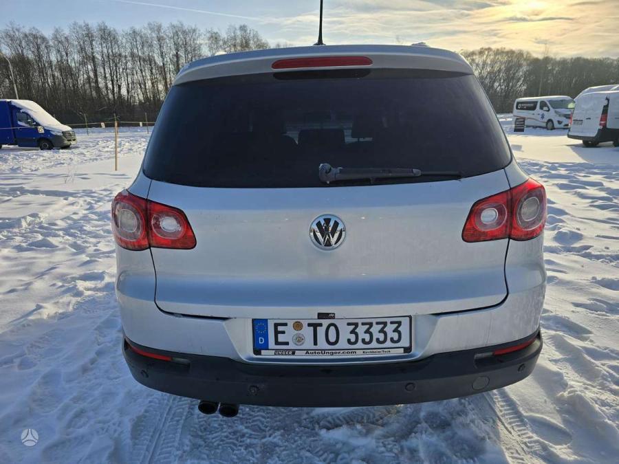 Pelēks Volkswagen Tiguan 2008 Telšiai, ar dzinēja tilpumu 2.00 L un nobraukumu 224 tūkst. km par 6900 €, foto 6 vietnē AUTOMOTO.COM.LV