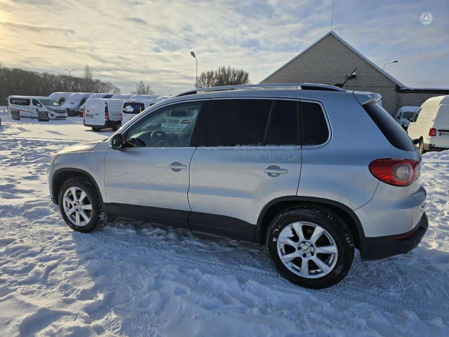 Pelēks Volkswagen Tiguan 2008 Telšiai, ar dzinēja tilpumu 2.00 L un nobraukumu 224 tūkst. km par 6900 €, foto 8 vietnē AUTOMOTO.COM.LV
