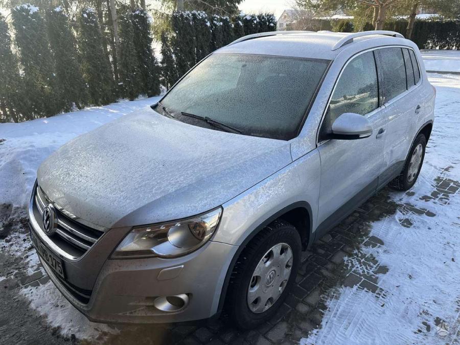 Pelēks Volkswagen Tiguan 2008 Kelmė, ar dzinēja tilpumu 2.00 L un nobraukumu 262 tūkst. km par 4100 €, foto 1 vietnē AUTOMOTO.COM.LV