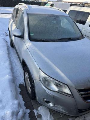 Pelēks Volkswagen Tiguan 2008 Kelmė, ar dzinēja tilpumu 2.00 L un nobraukumu 262 tūkst. km par 4100 €, foto 3 vietnē AUTOMOTO.COM.LV